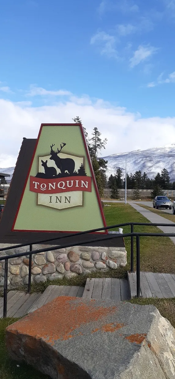 Tonquin Inn